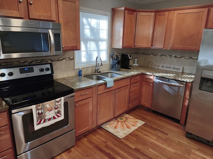Cozy With Exceptional Location! - Fayetteville, NC