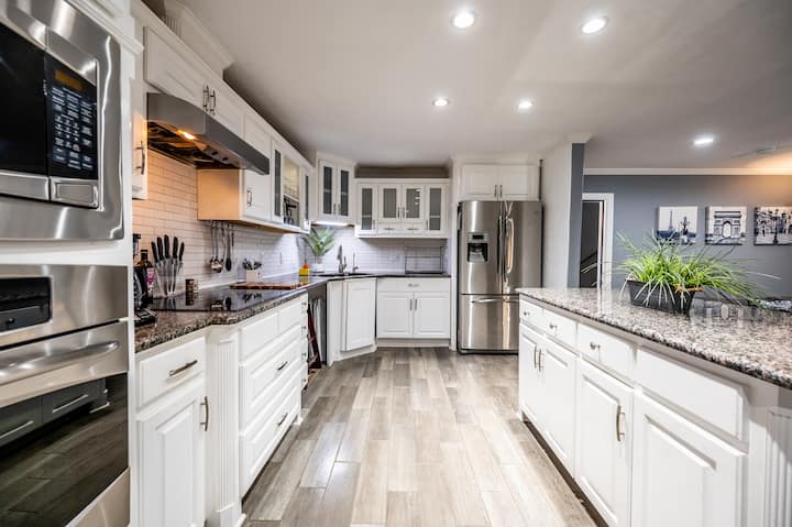 7-bd 2 Kitchens, King & Queen Bd, 10 Min From A/a - Irving, TX