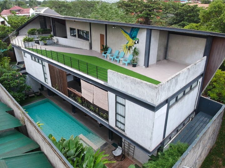Lambana Villa | Casa Tropica Modern Villa W/ Pool - Calamba