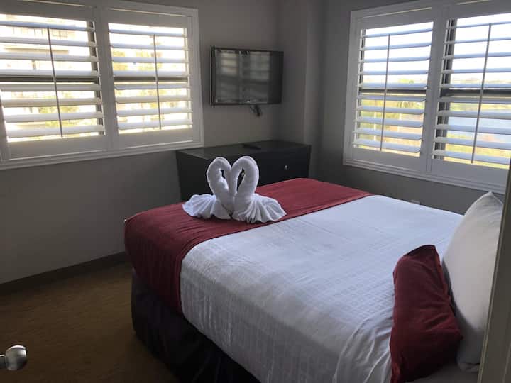 2 Br/2 Bath Condo-near Universal-kitchen-3 Pools - Orlando