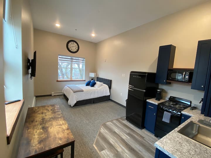Studio Apartment, Close To The Fun! - Duluth, MN
