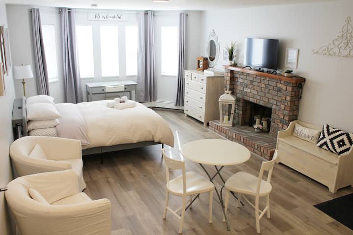 Clean/spacious Apartment In Vancouver East - Vancouver