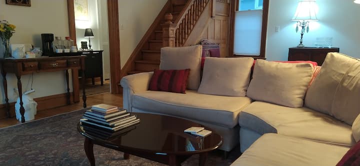 Cozy Victorian Charm - 2 Rooms, Includes Breakfast - Niagara Falls, NY