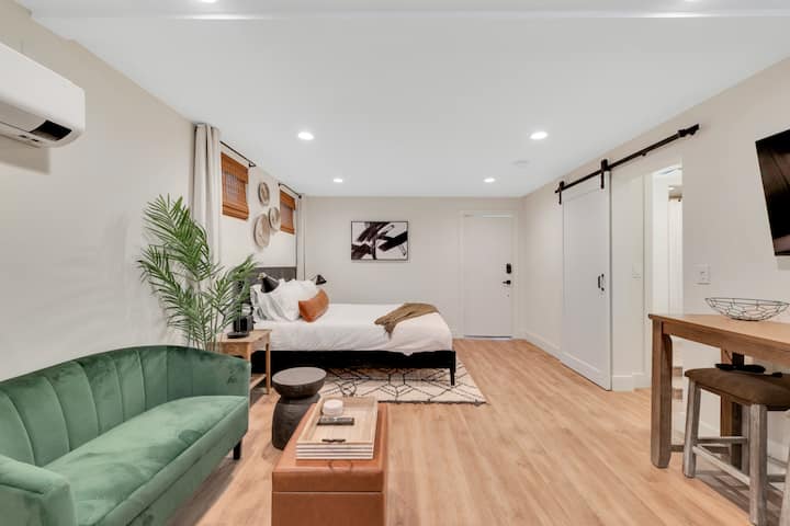 Private Studio Near Airport - Burbank, CA