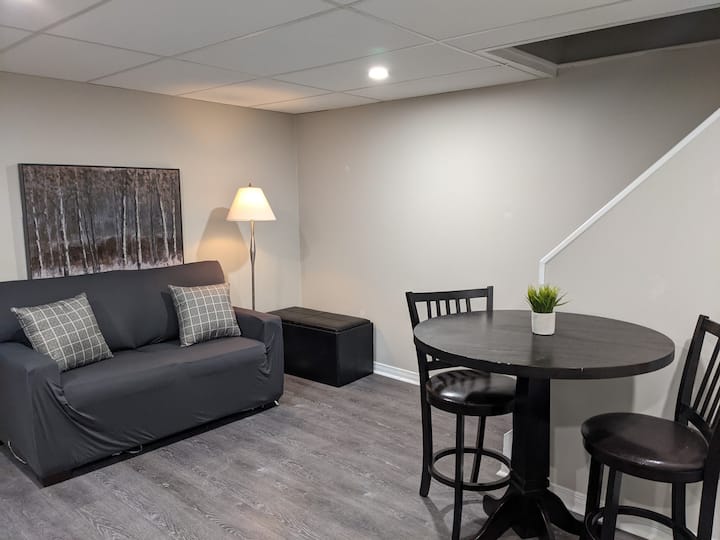 Private Bedroom In Westmount - カナダ ロンドン