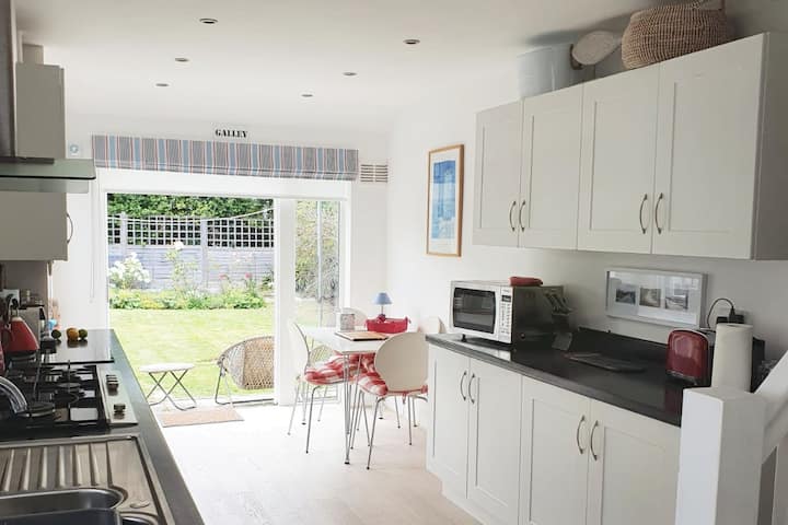 Picturesque House By-the-sea - Littlehampton