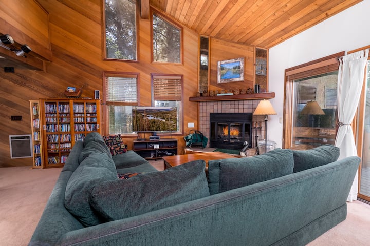 Spacious Eagle Lodge Townhome 3+loft W/garage - June Lake, CA