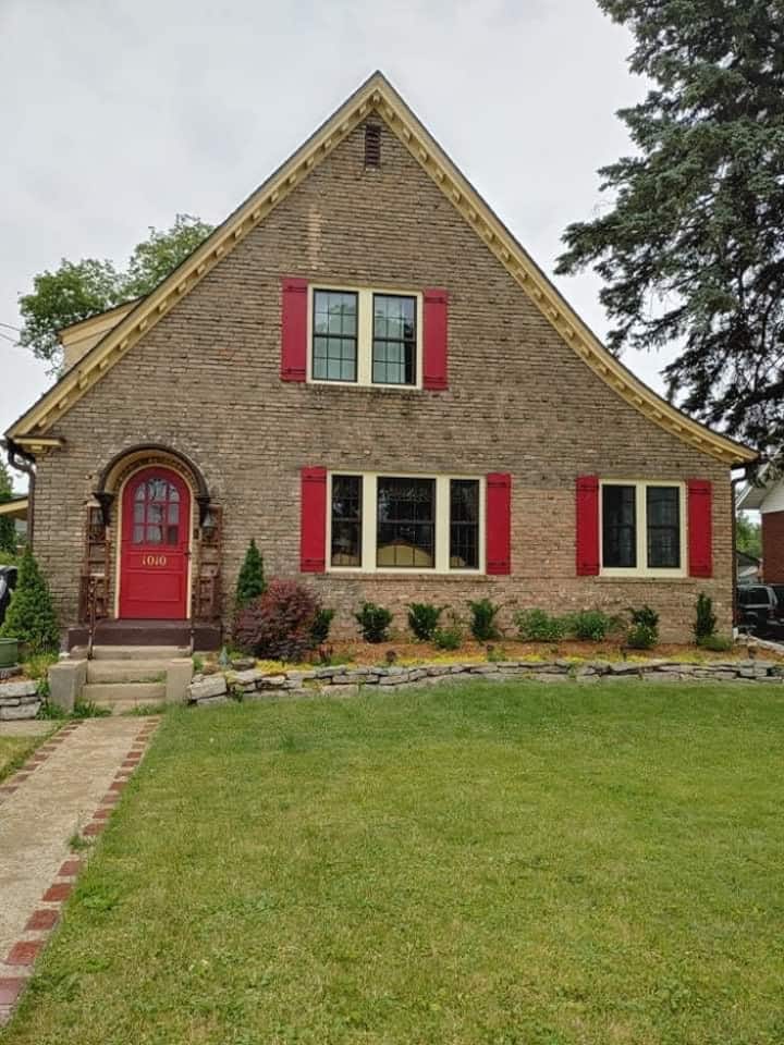 Historic Oshkosh Cottage - Oshkosh, WI