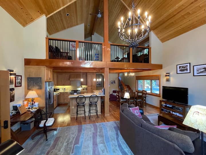 Elegant 3/2.5 & Loft Ski-in, W/chambers Beach Pass - Lake Tahoe