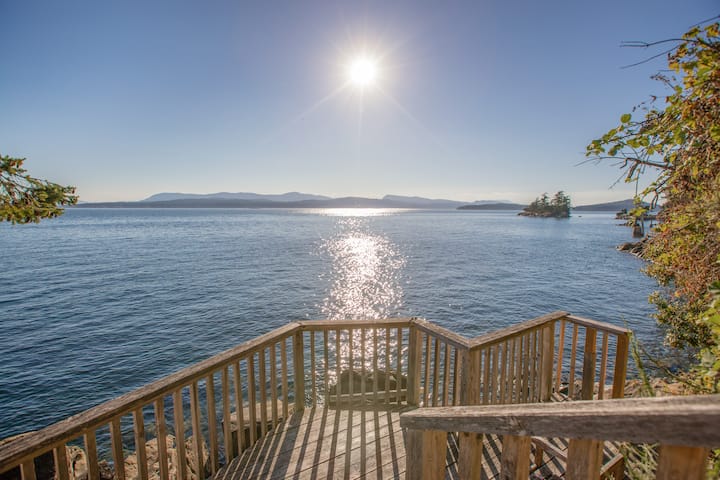 Elm Cottage At The Tides - North Pender Island