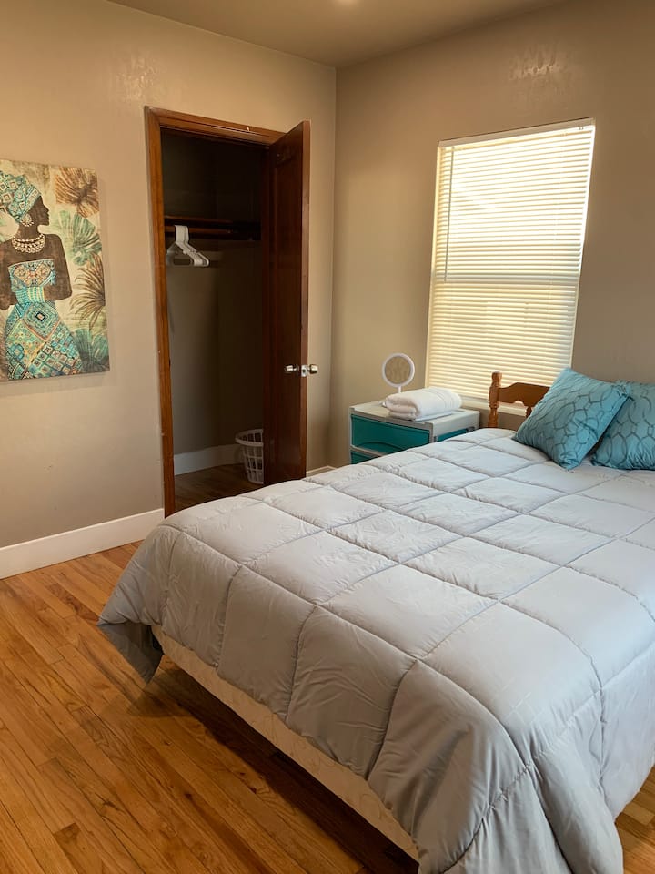Clean, Private Room W/ Shared Bath - Room 1 - Reno