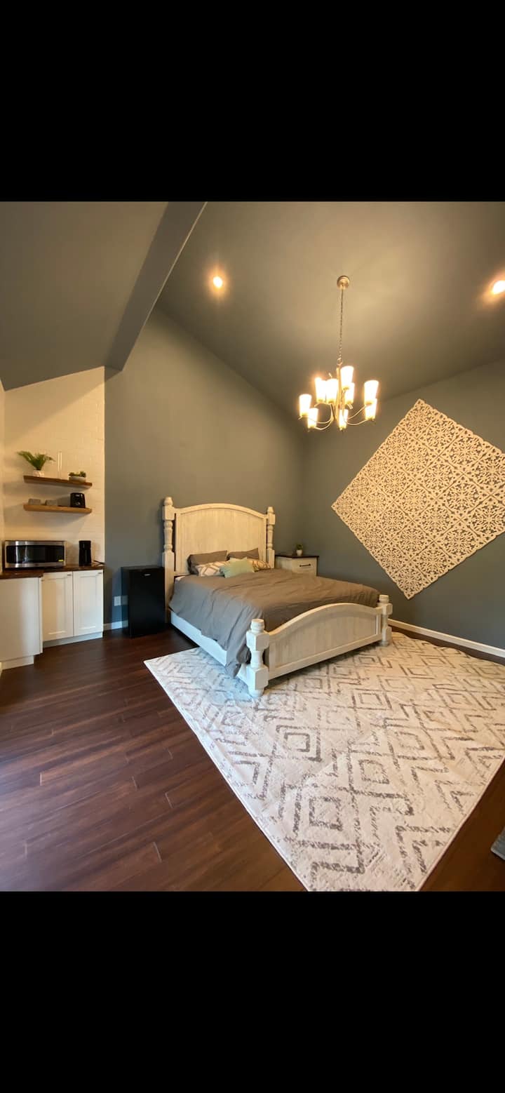 Cabin @ Hacienda Catalina - Smithville, TX