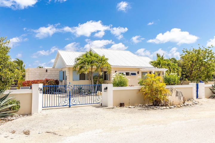 Clean, Spacious Home Near Airport - Gated - Turks and Caicos Islands