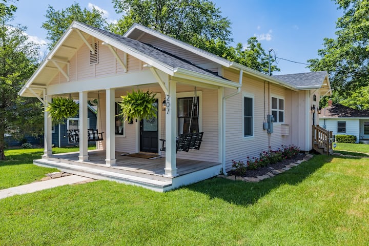 The Bluebonnet Cottage  In Ozark Historic District - Ozark, MO