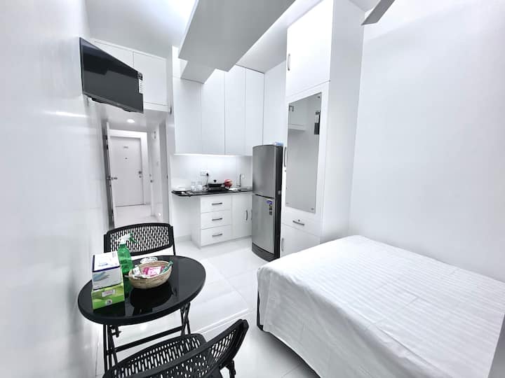 250 Sq.ft Studio Apt, Pool & Sauna, Bashundhara - Dhaka