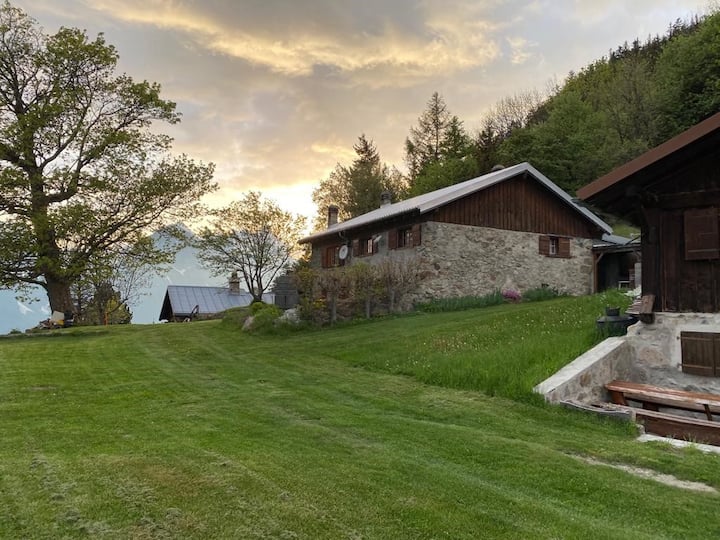Magnifique  Chalet Dans Le Petit Hameau De Fully - Martigny