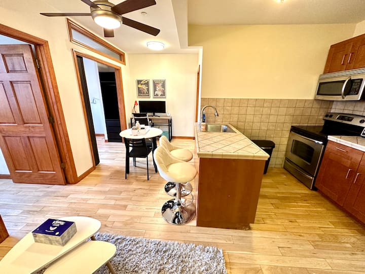 Beautiful 2 Bedroom Apartment With Workspace - New York