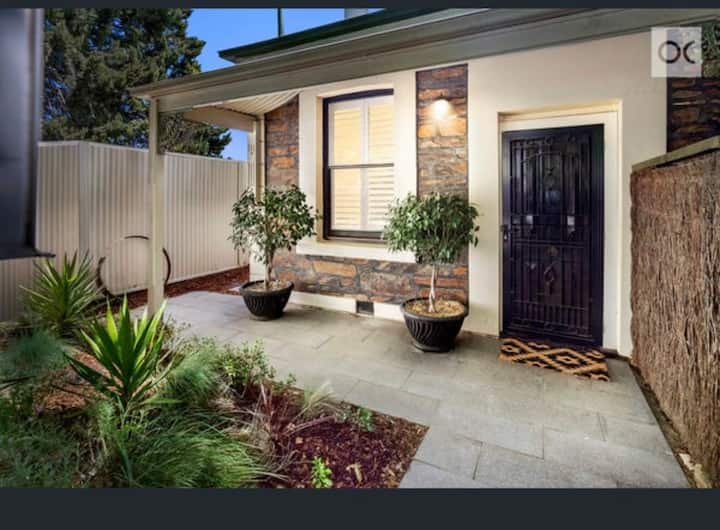 Daisy’s - A Fur Baby Friendly Cottage In Norwood - Adelaide