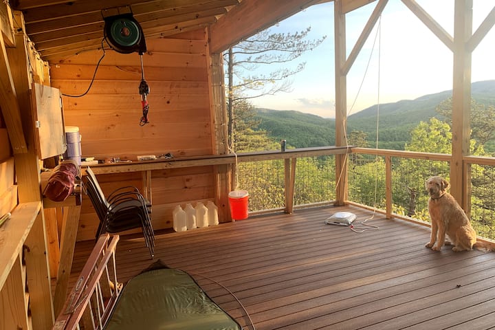 Treehouse Glamping, Electricity, Amazing Views. - Black Mountain, NC