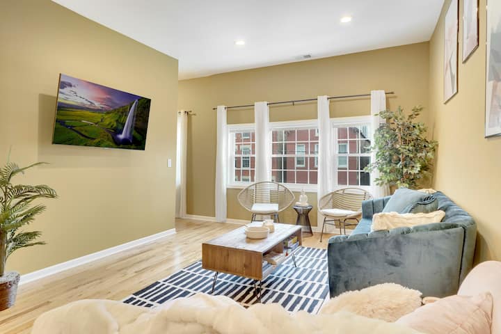 Boho Chic 3br Apt. With Private Rooftop! - Chicago