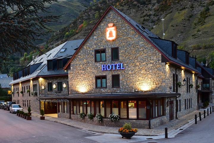 Hotel Vilagaros Habitación Duplex Cuadruple - Vielha