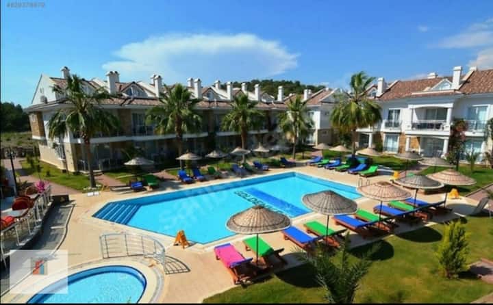 Denize 100 Mt. Sessiz Sakin Havuzlu Sitede 1+1 - Fethiye