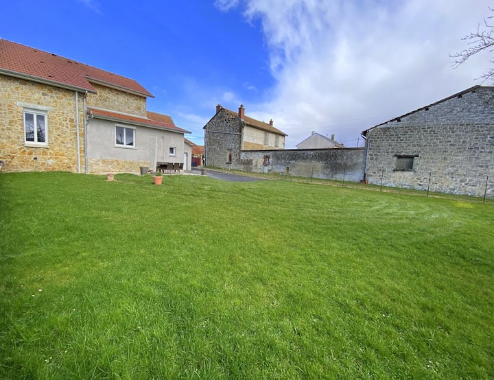 Maison Entière 3 Ch - 2 Sdb Cour Et Jardin Clos - Ardennes