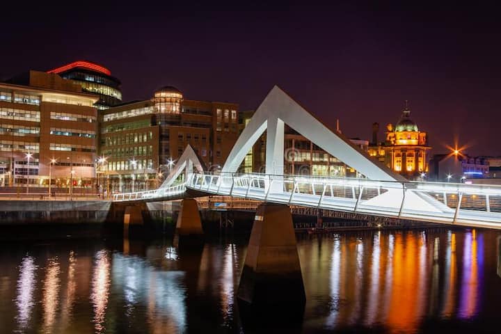 Glasgow Citycentre 4bedr/2baths Riverfront/balcony - Glasgow