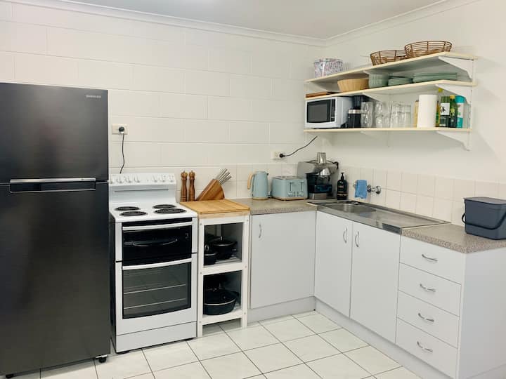 Cosy Edge Hill Apartment - Cairns