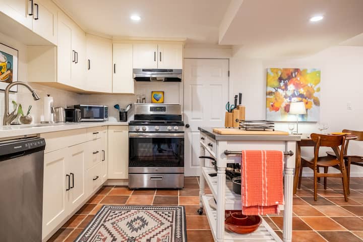 Two-bedroom Escape In Quiet Oakland Neighborhood - Oakland, CA