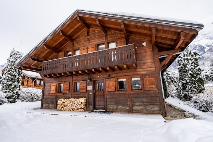 Alpine Chalet - Sleeps 14 - Hot Tub & Log Burner - Chamonix