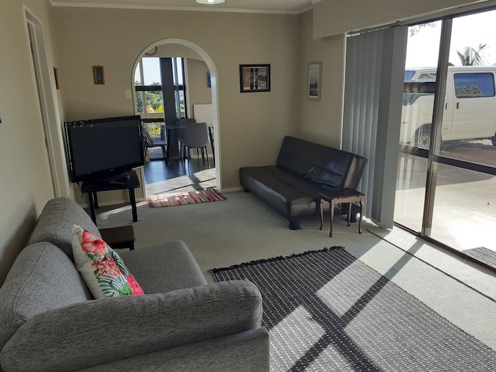 Wonderful Wainui, A Spacious Surfing Splendor.... - Raglan