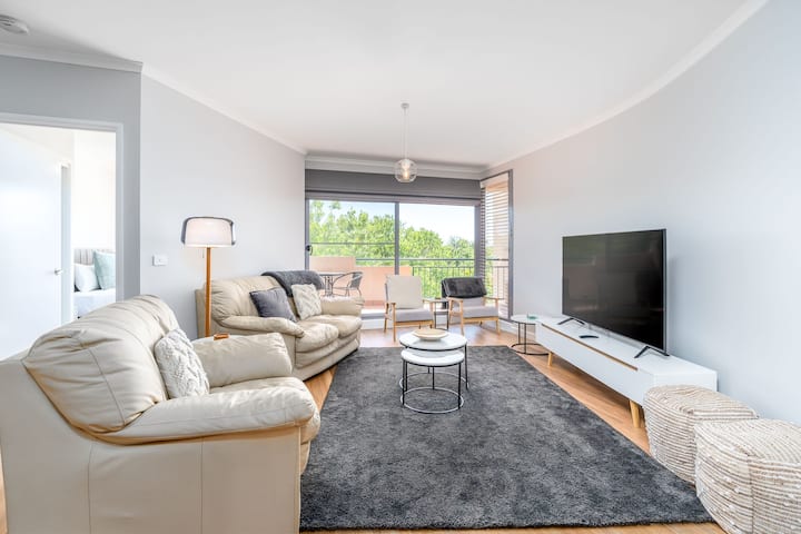 Modern & Homely 2br Burke Crescent Apartment - Canberra