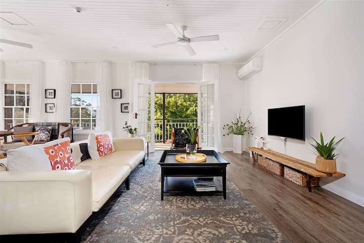Myrtle Tree Lodge - Flowers - Kangaroo Valley