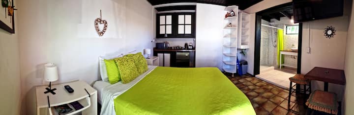 Lilly's Fantastic Location #4 - Aruba