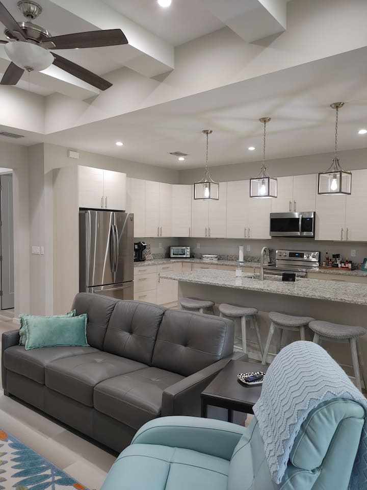 New, Upscale Home With Pool , Close To Downtown - Naples