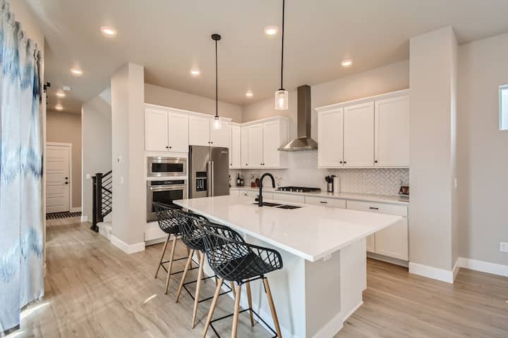 Brand New And Contemporary Denver Home - Aurora