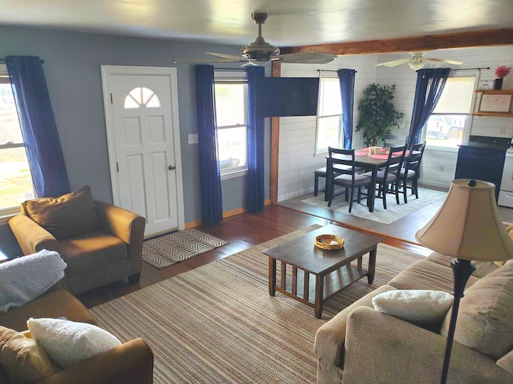 Hilltop Mountain Retreat W/ Views Near Forests - Brevard, NC