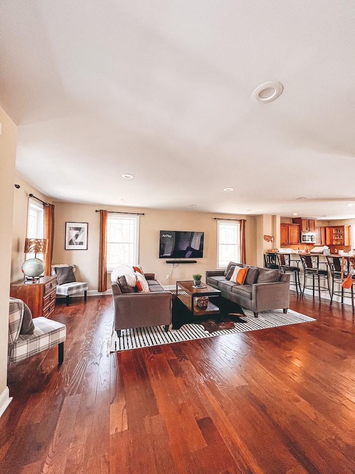 Luxe Lodge Poconos| Hottub|theater| Skiing - Jim Thorpe, PA