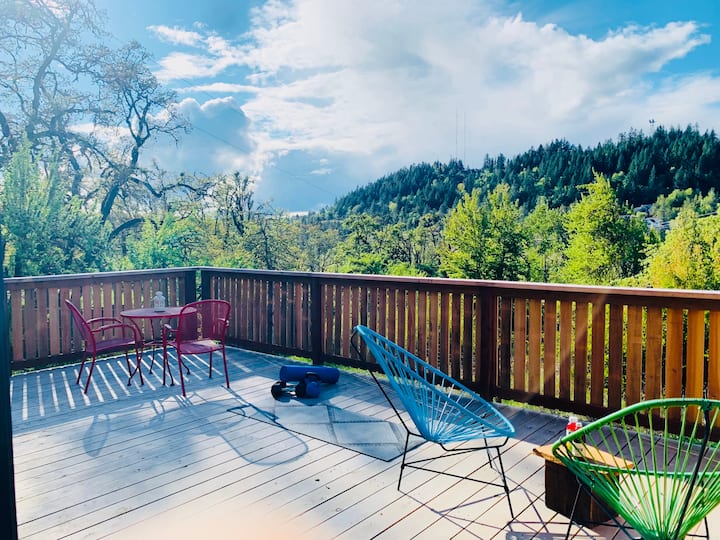 Oakdale Cottage - King Estate Winery, Eugene