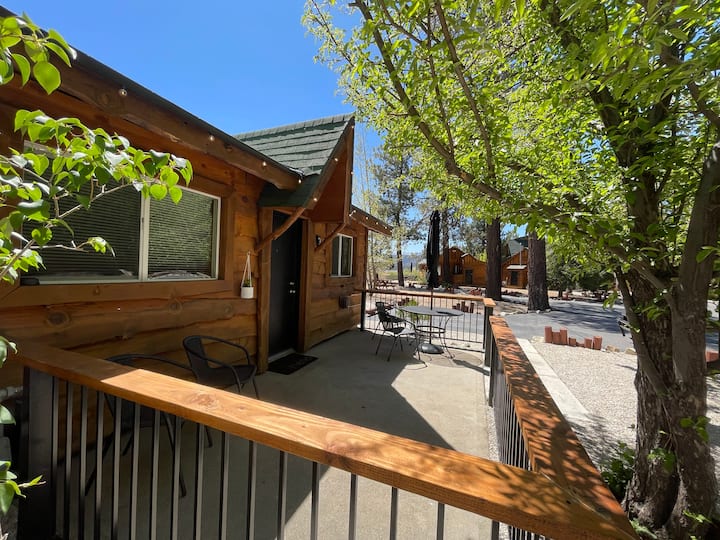 Cabin 3 · Spacious 1 Br With Full Kitchen At The - Fawnskin, CA