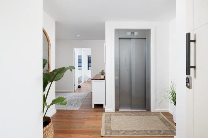 The Bunker/close To Town/ Modern/
*Lift* - Port Stephens
