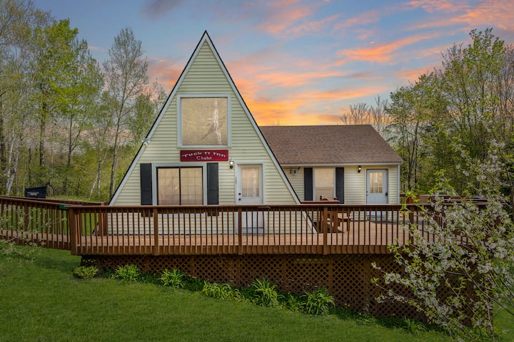 Spacious 5br Chalet | 2 Min To Mountain - Killington, VT