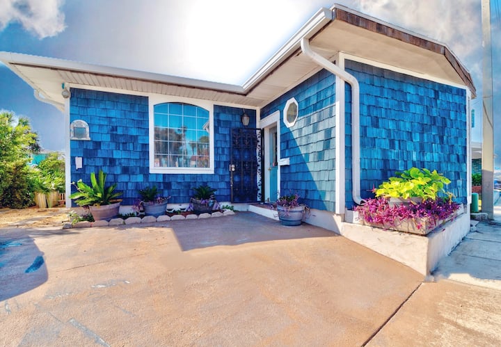 Beach Bungalow ✦ Across The Street From The Ocean❣ - Daytona Beach, FL