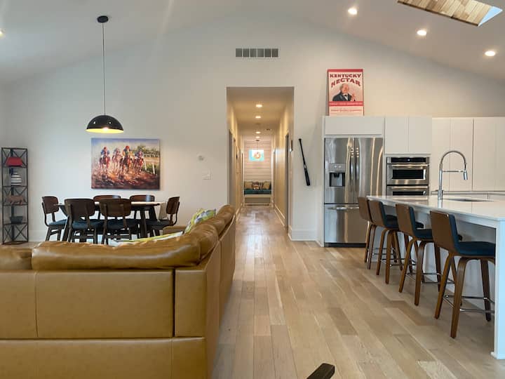 Private Upscale Suite | Walk To Nulu & Downtown - Louisville, KY