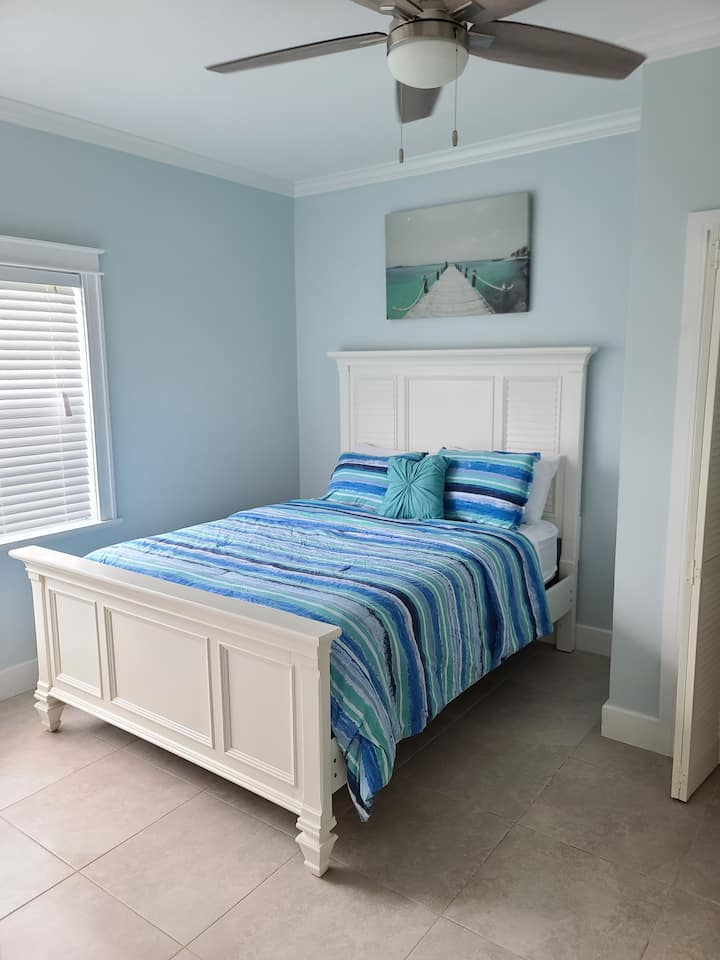 Beautiful 1br Near Beaches W/ Gym & Pool Access - Turks and Caicos Islands