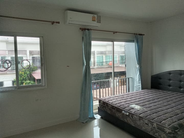 โนโววิลล์ แอร์พอร์ต - Samran