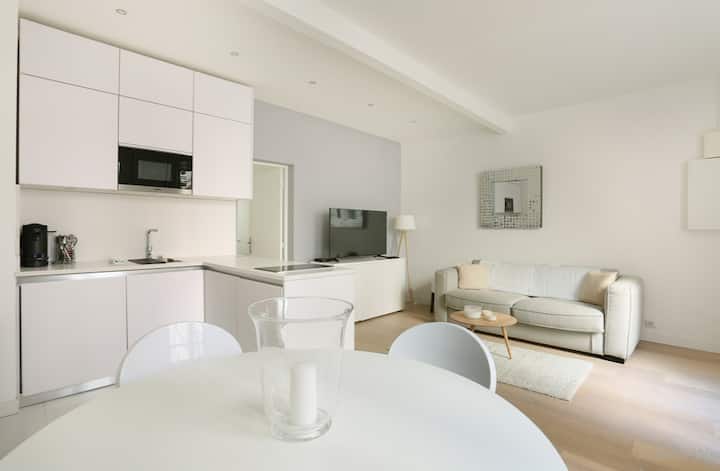 Charming Apartment Champs-elysées/saint-honoré - Paris