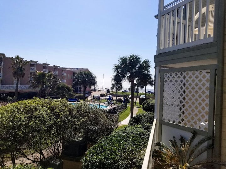 Condo, Ocean & Pool View, 1-night Stays Available - Galveston, TX