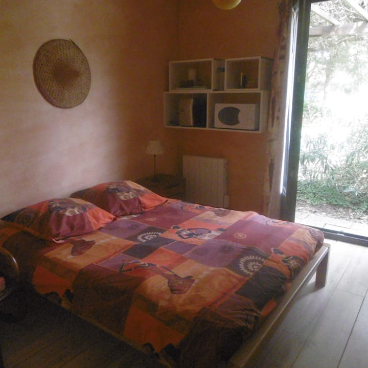 Chambre Indépendante Avec Salle De Bains Privée - Belleville, France